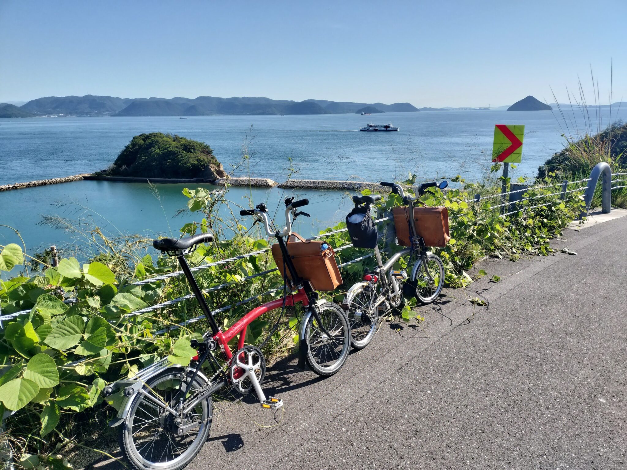 Cycling at Naoshima island アートの島、直島でサイクリング - Tokyo Backstreets Bike Tour